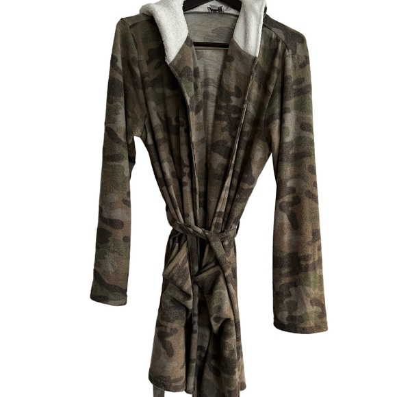 Jenni | Intimates & Sleepwear | Nwt Camo Robe | Poshmark